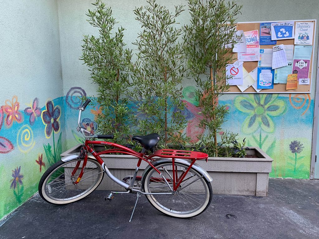 Behind the Scenes on the Set of Single Parents! — All for the Boys